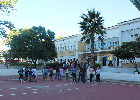 BENIDORM.- Más de 8.000 alumnos vuelven a las aulas en los colegios e ...